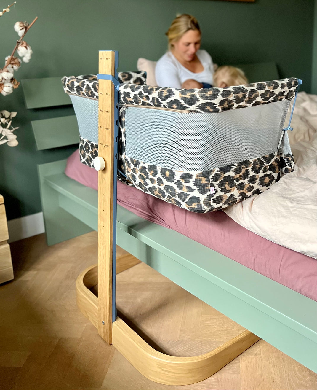 TINY THINGS – Tiny Things